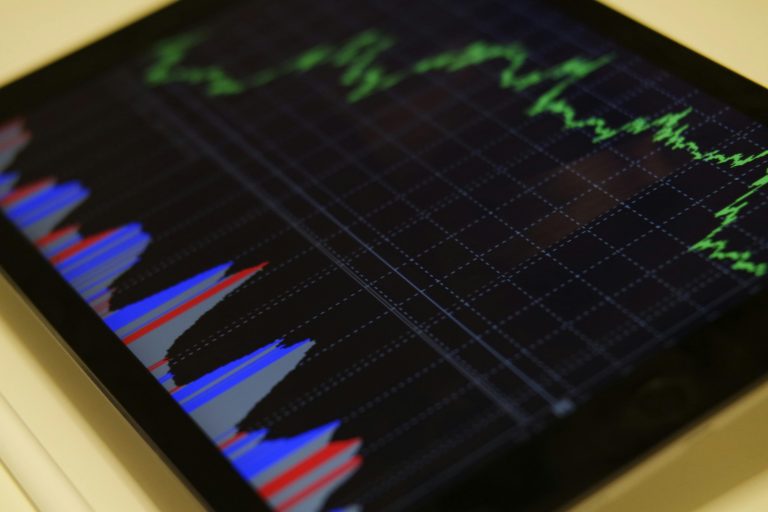 Trading 212 UK Review 2025 | Beginner’s Guide to Investing with T212